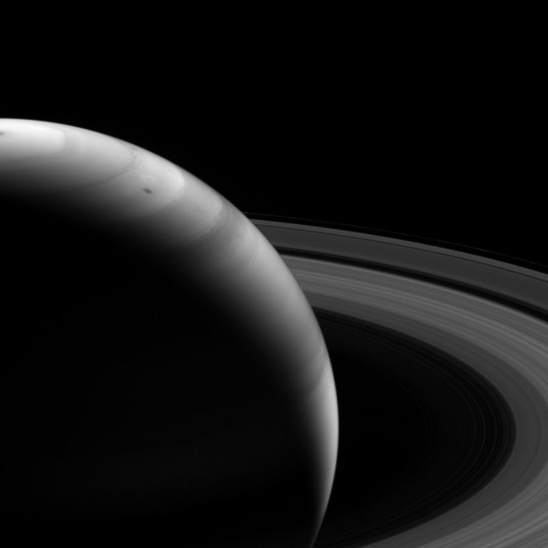 New Cassini Image of Saturn and Its Rings