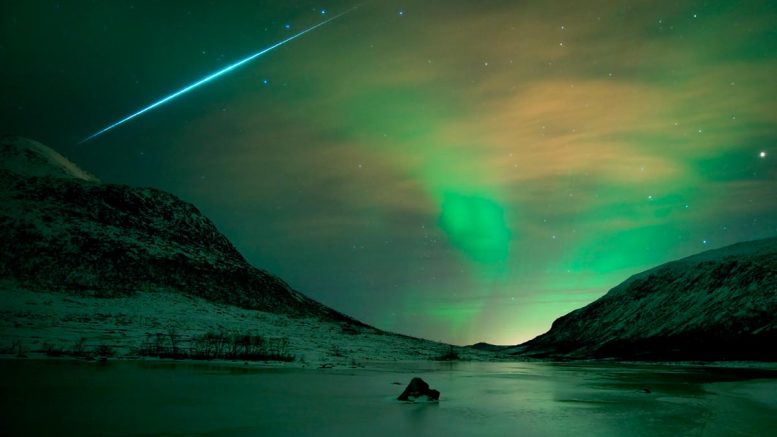 Cosmic Fireball Lights Up the Entire Coast Near Seaside Town – Here’s ...