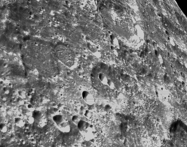 See the Far Side of the Moon: Incredibly Detailed Pictures From Artemis ...