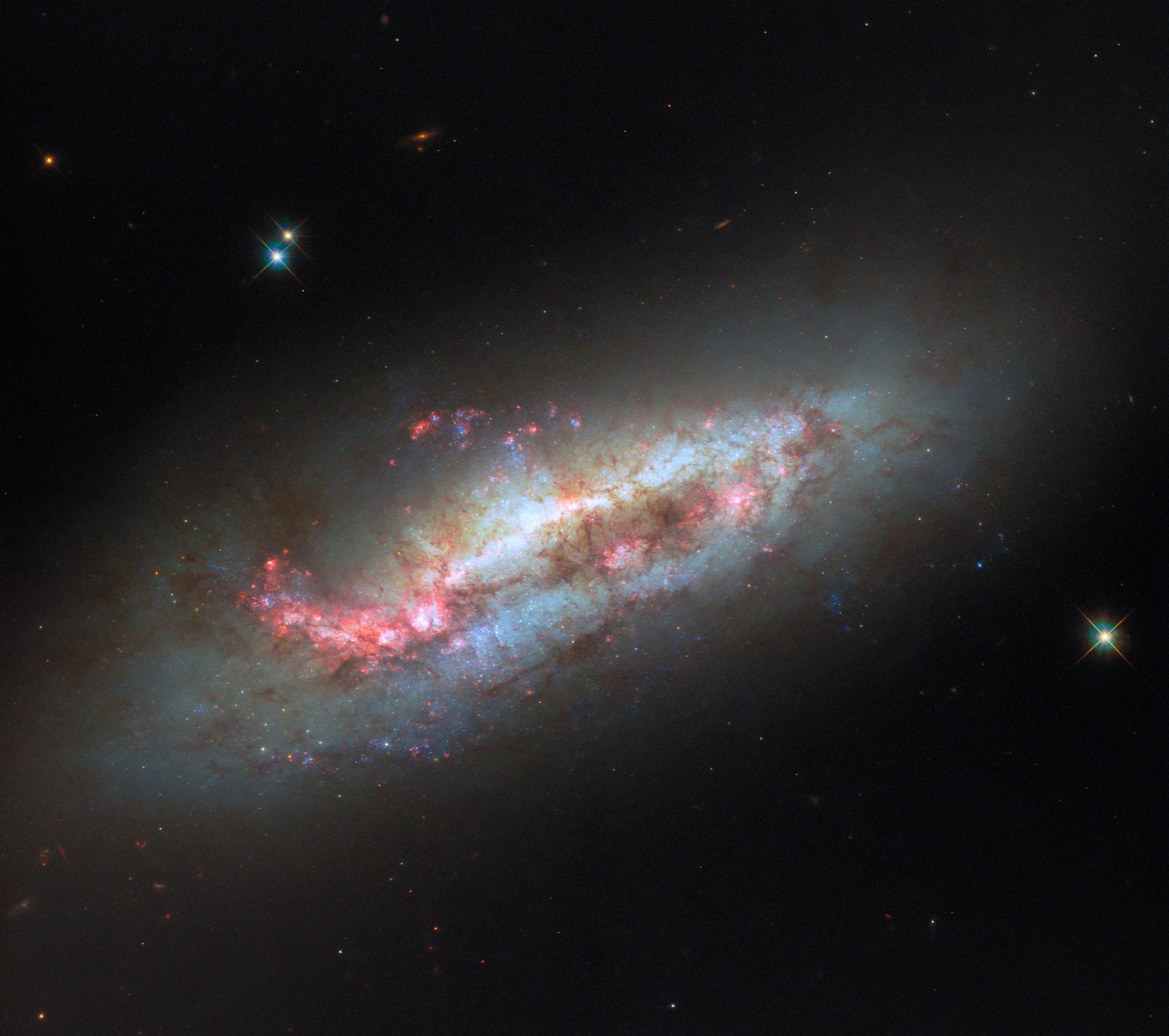 This Chaotic Spiral Galaxy Is Still Recovering From a Cosmic Collision