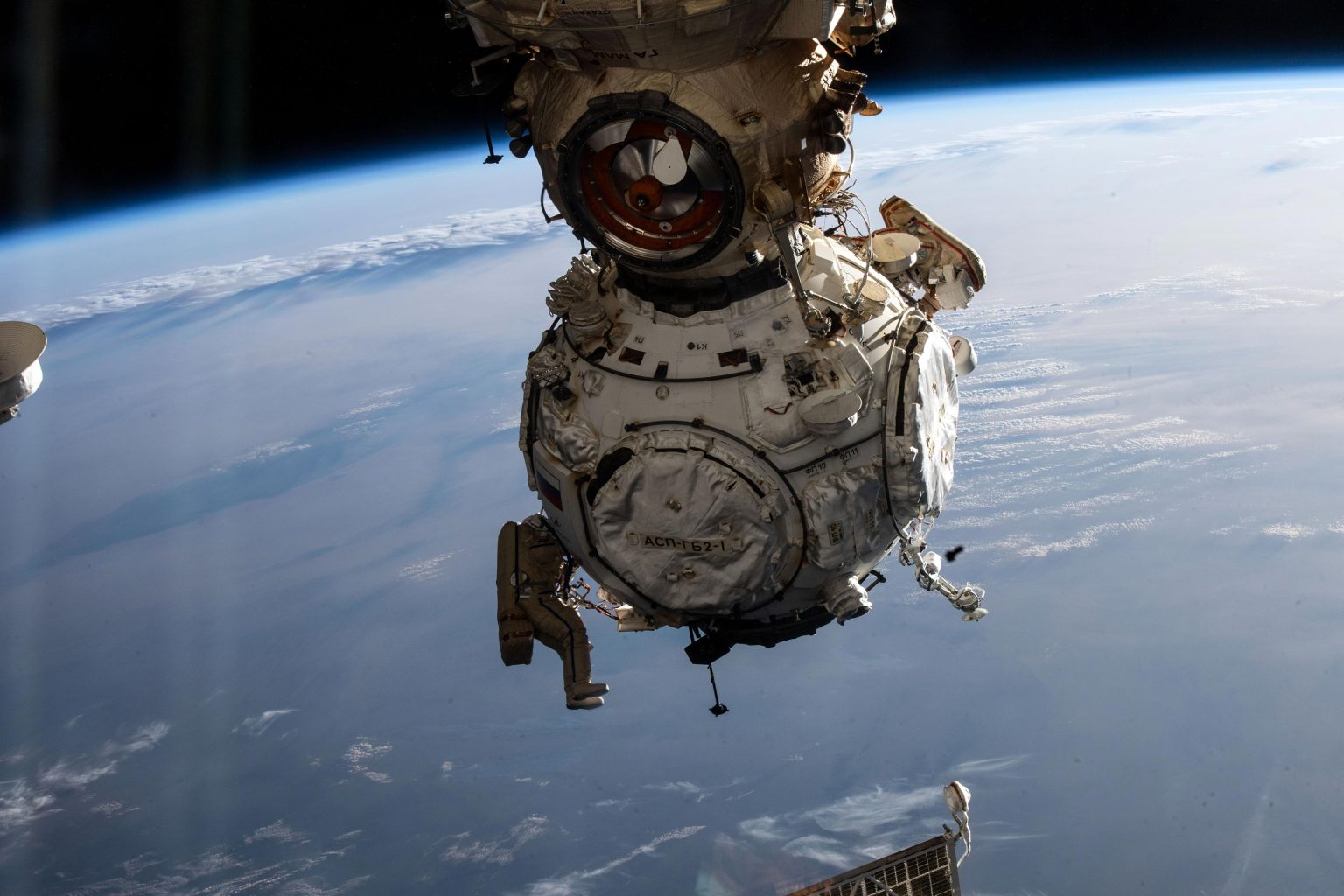 Space Station Astronauts Work Spine Scans, Heart and Breathing Checks