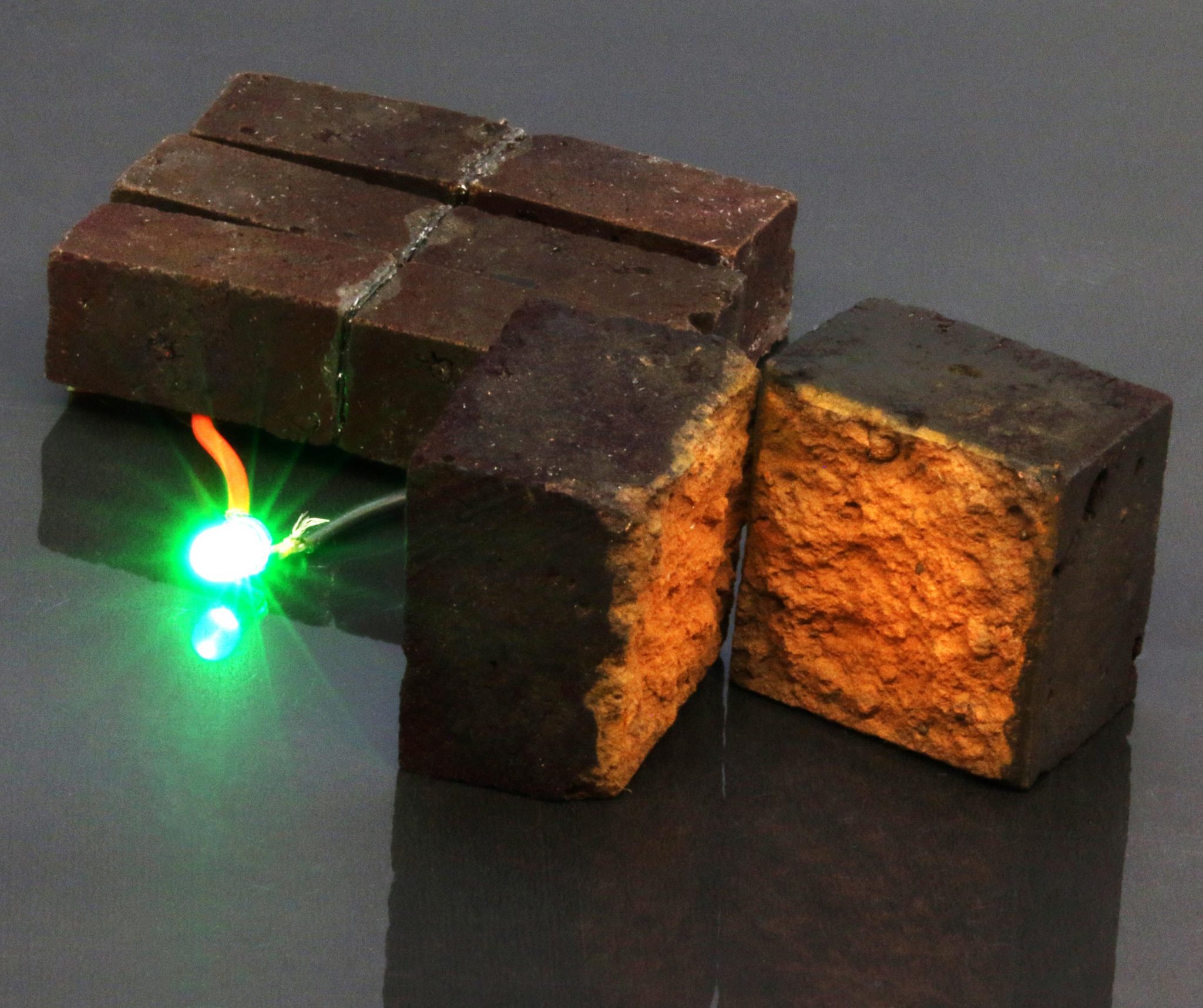 Storing Electrical Energy in Red Bricks – Walls Could Act As Huge Batteries