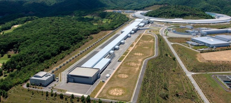 Light’s Twilight Zone: The Paradoxical Dimming of Ultrafast X-Ray Images