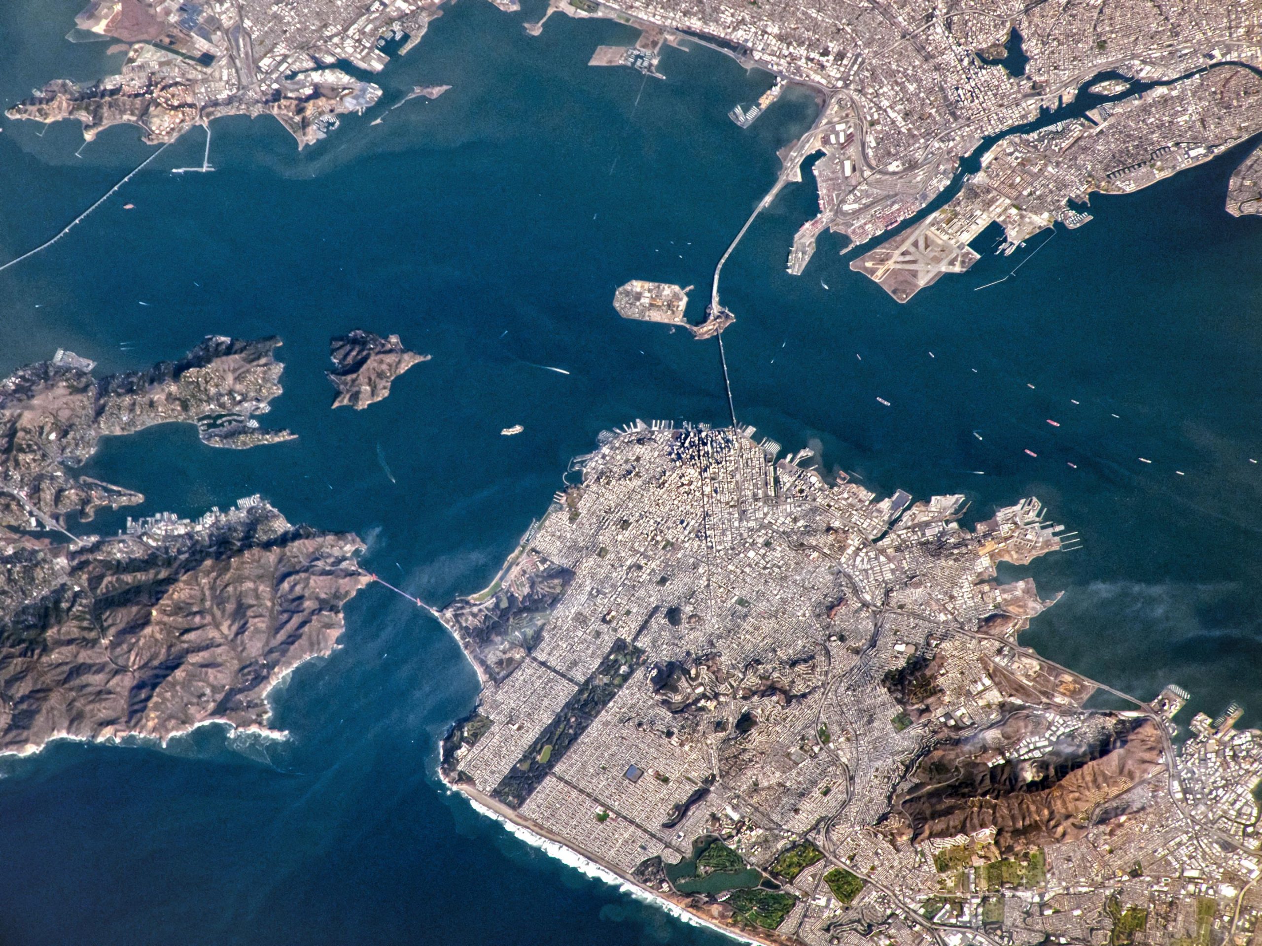 Astronaut Shoots Stunning Photo From ISS: A Clear Day Over San ...