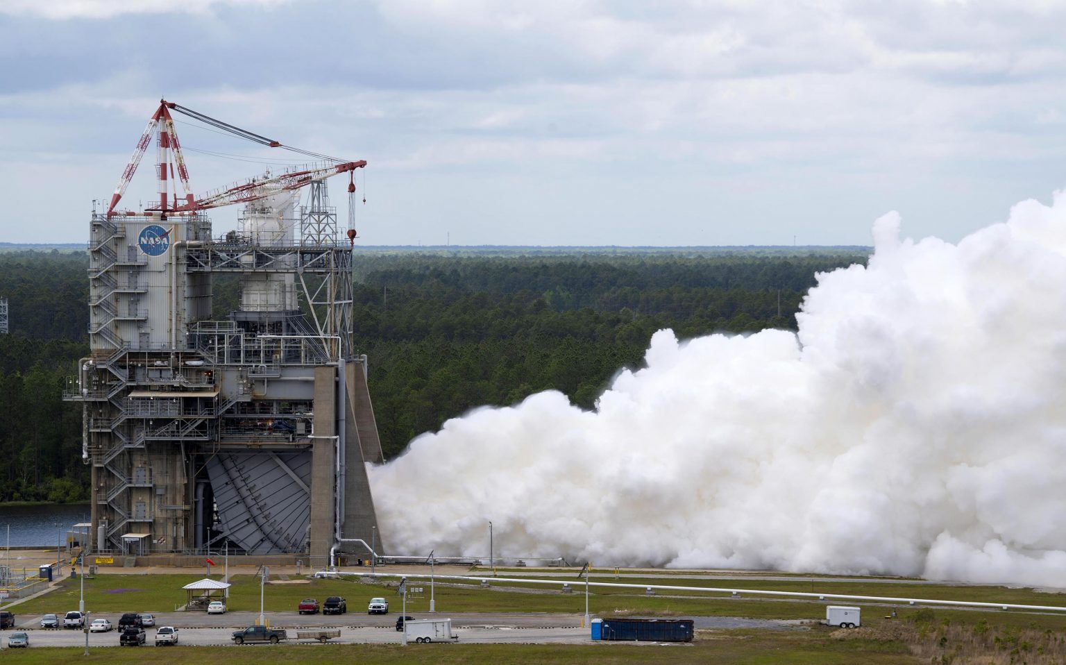 NASA Conducts 2nd RS-25 Engine Hot Fire Test for World’s Most Powerful ...