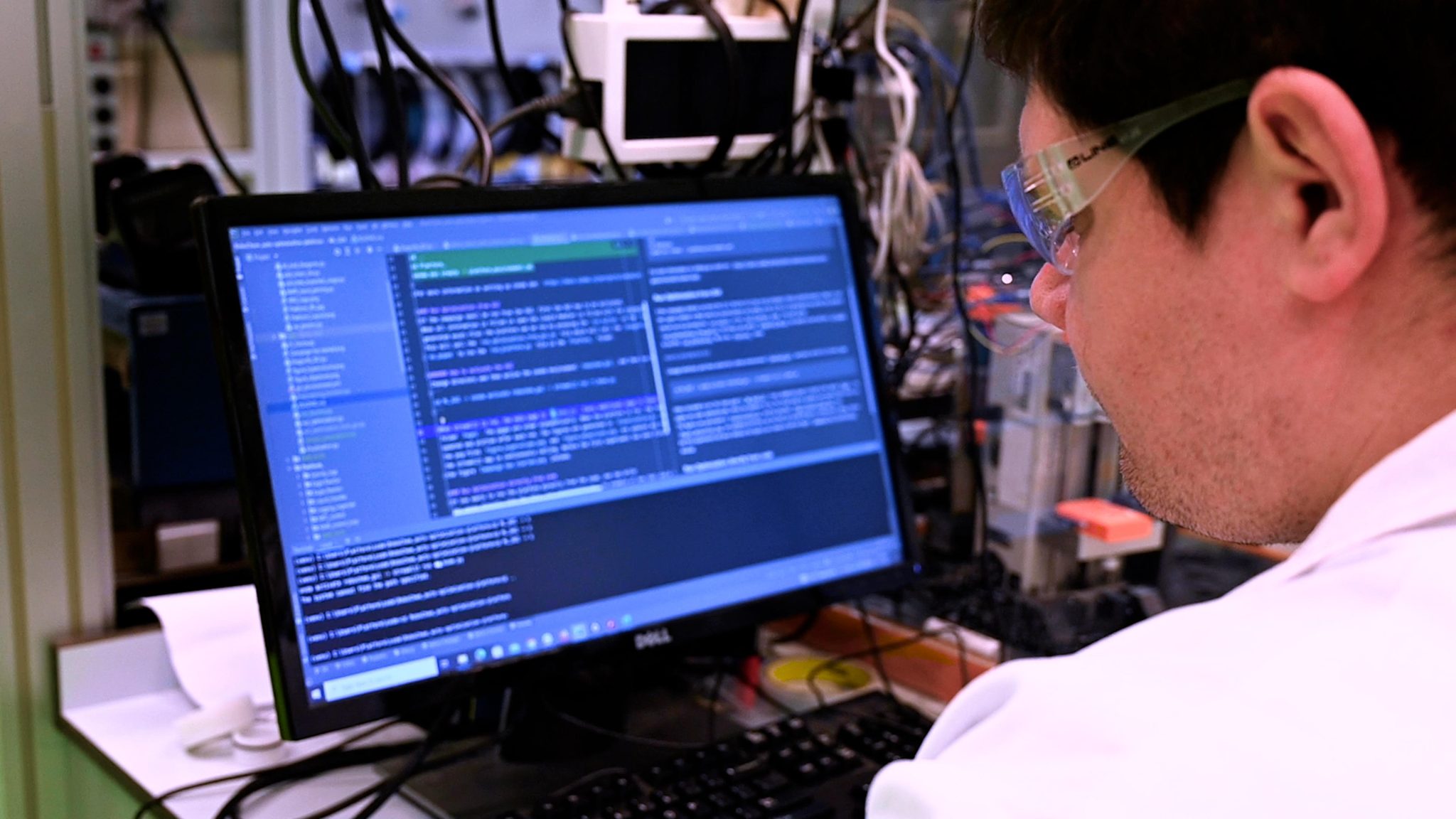 RoboChem: Scientists Develop Chemical Synthesis Robot That Outperforms ...