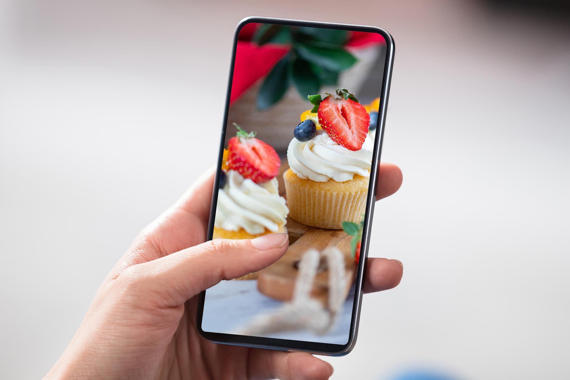 Smartphone Diet: How Viewing the Right Food Images Can Curb Your Appetite