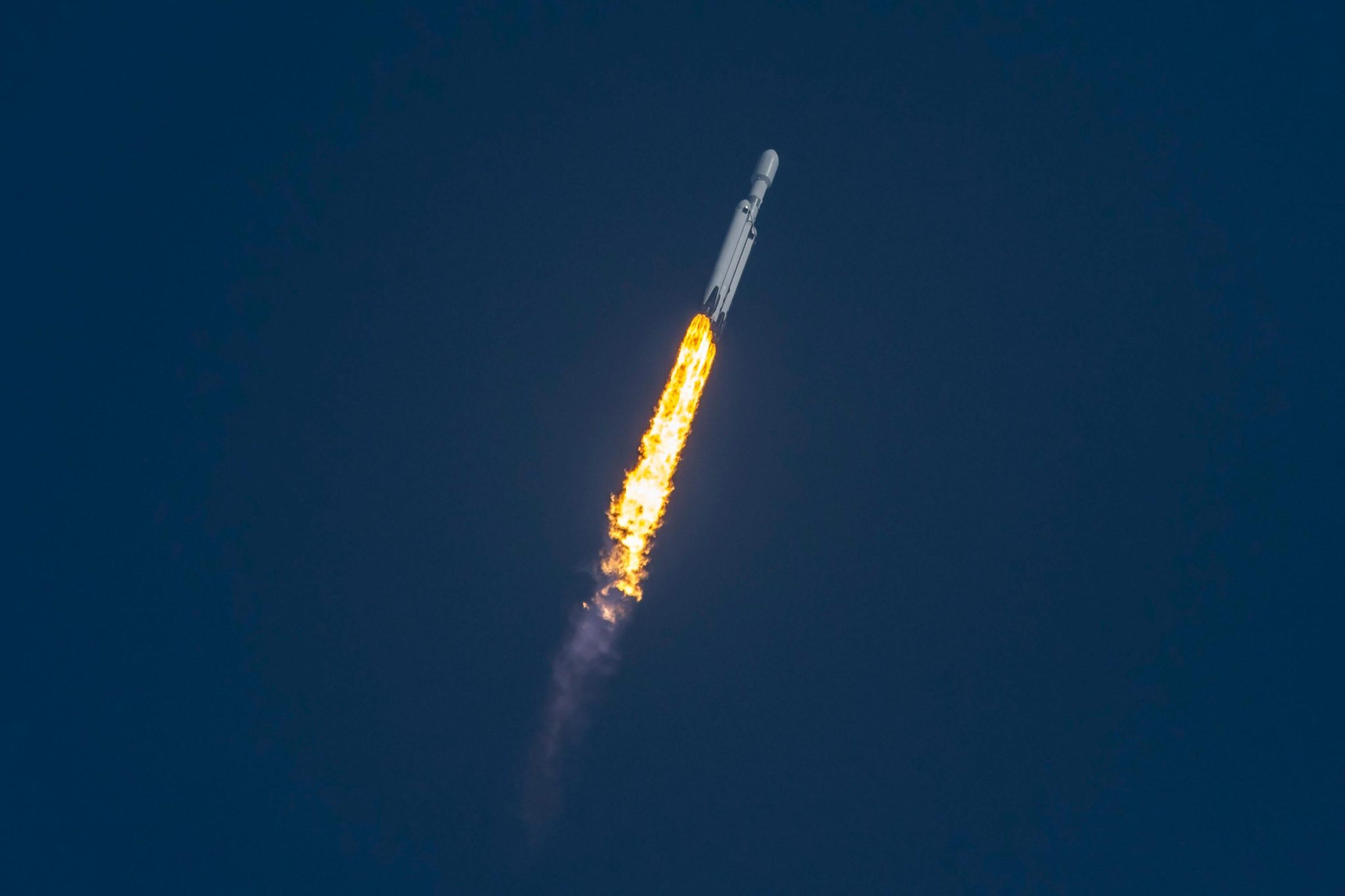 Spacex Falcon Heavy Launches For The First Time In Over Three Years