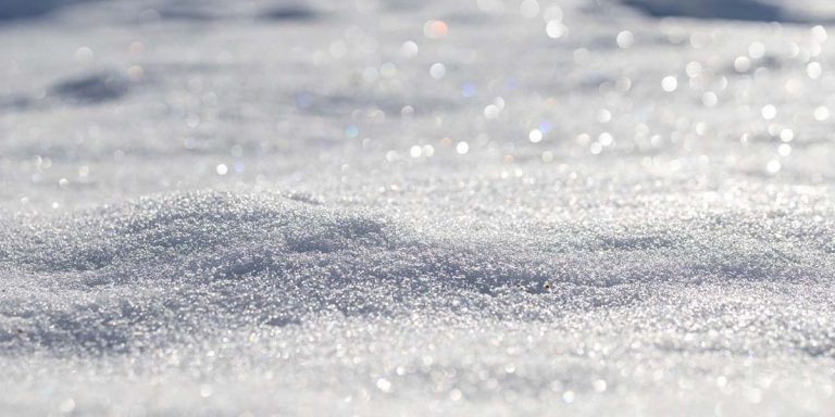 Snow’s Secret Light Show: Scientists Reveal What Really Makes It Sparkle