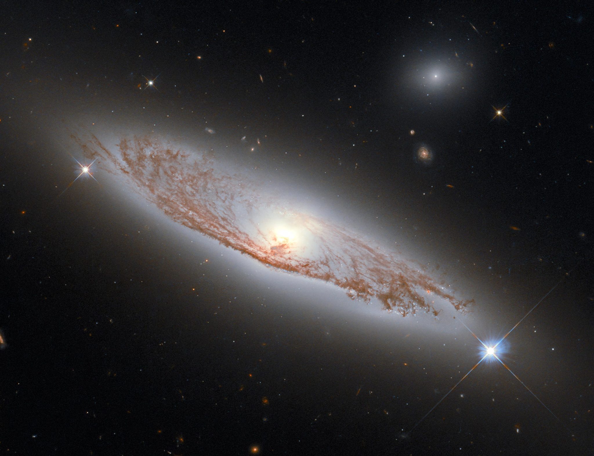A Distant Spiral in Virgo: Extraordinary Detail Seen in a Galaxy 150 ...
