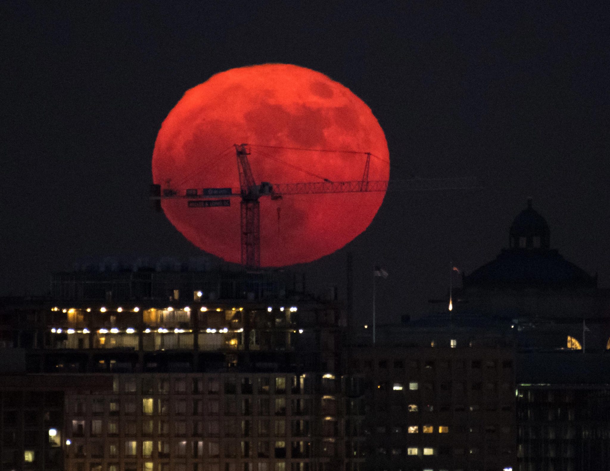 Unraveling the Moon Illusion: How It Plays Tricks on Your Eyes