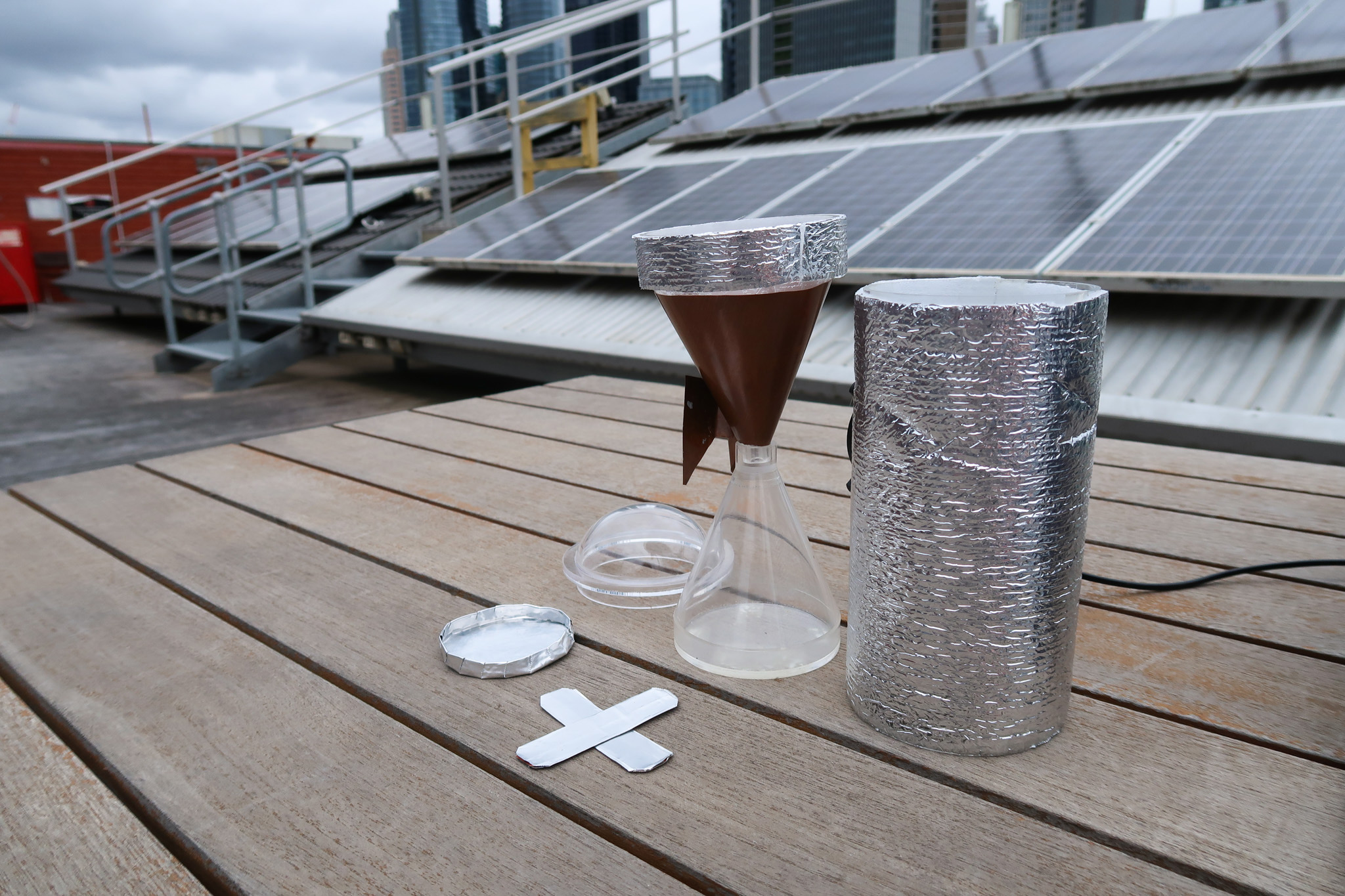 Scientists Develop New Solar Device That Squeezes Water From Air