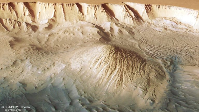 The “Grandest Canyon” in the Solar System: Mars Express Captures ...