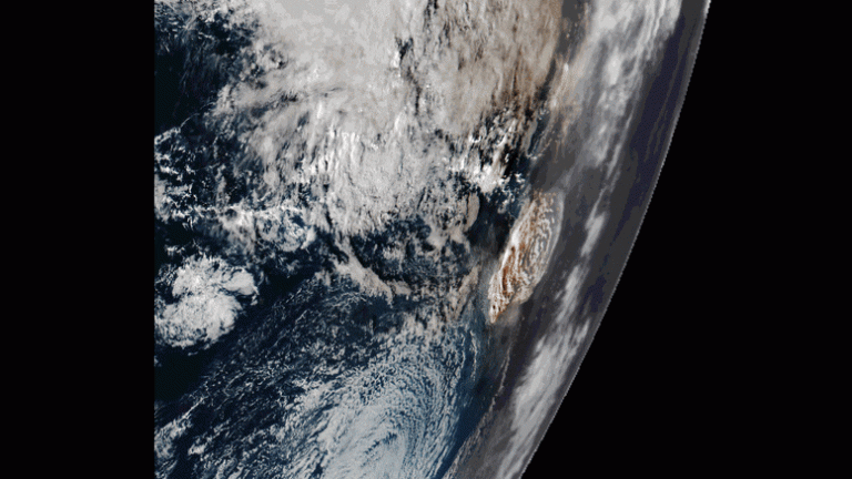 Massive Hunga Volcano Eruption Created an Atmospheric Pulse That Caused ...