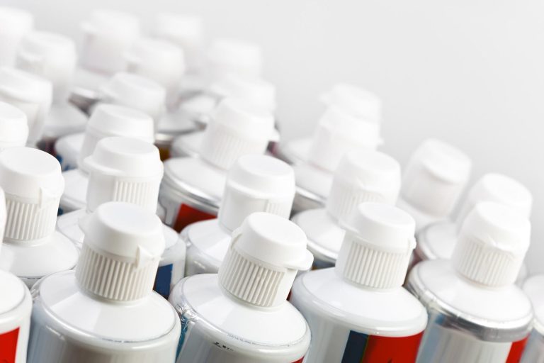 6 Ingredients in Toothpaste to Avoid