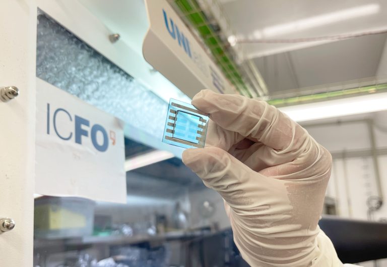 Researchers Unveil Ultra-Efficient Tandem Organic Solar Cell With ...