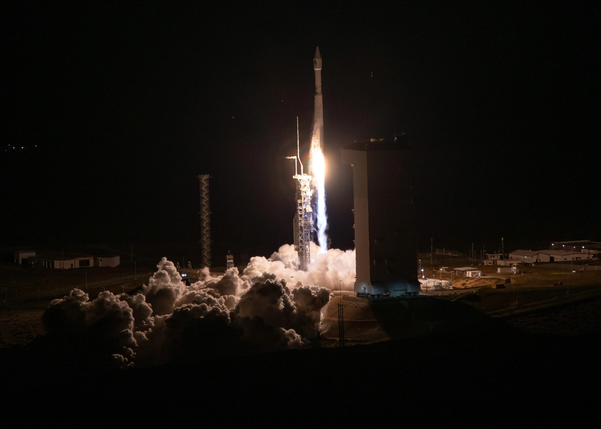 Liftoff! Stunning Photos of Successful Launch for JPSS-2, LOFTID