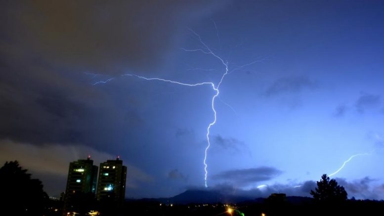 Striking Discovery: Unique Image Reveals How Lightning Rods Work
