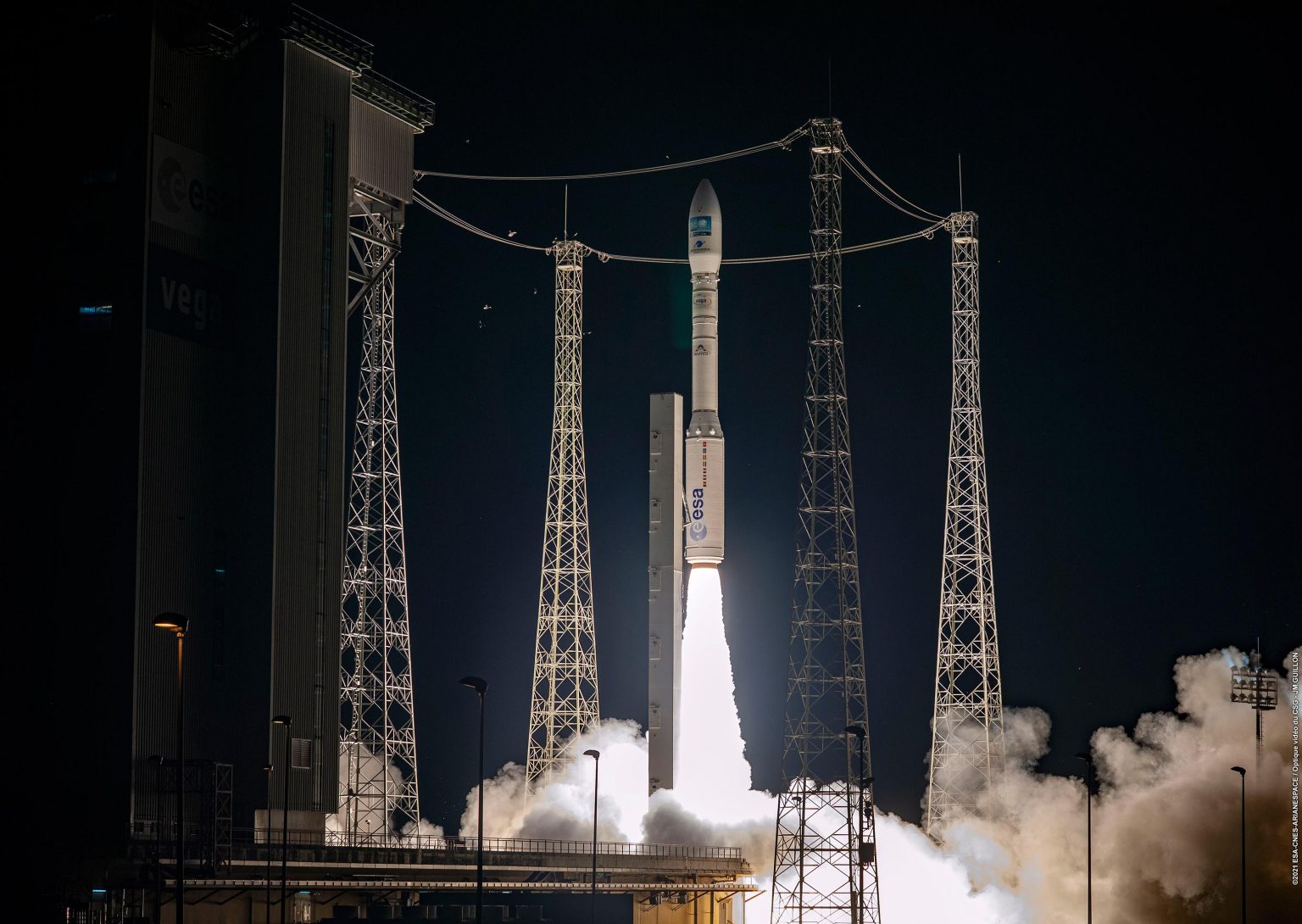 Vega VV19 Successfully Launches Pléiades Neo and SunStorm, RadCube and ...