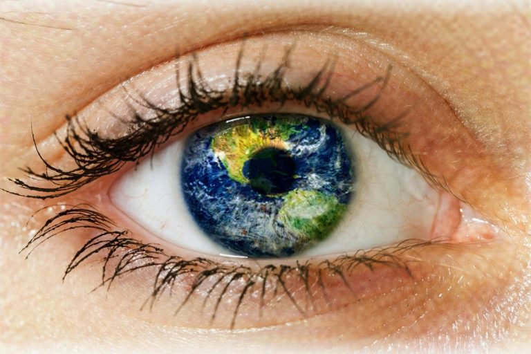 How Do You See the World? People With Creative Personalities Really Do ...