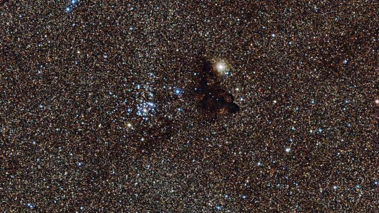 Astronomers Capture New Image of the Clouds around Star Cluster NGC 3572